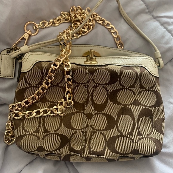 Coach | Bags | Coach Small Pocketbook Wleather Handle Gold Chain ...